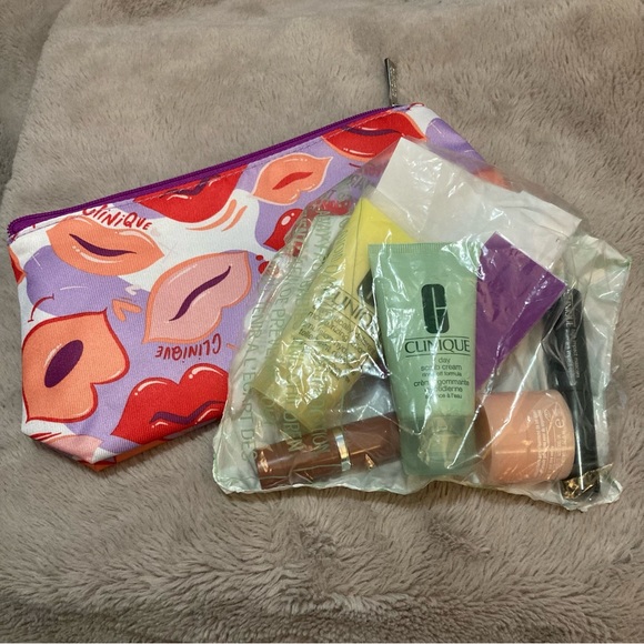 Clinique | Bags | Clinique Gift Set | Poshmark